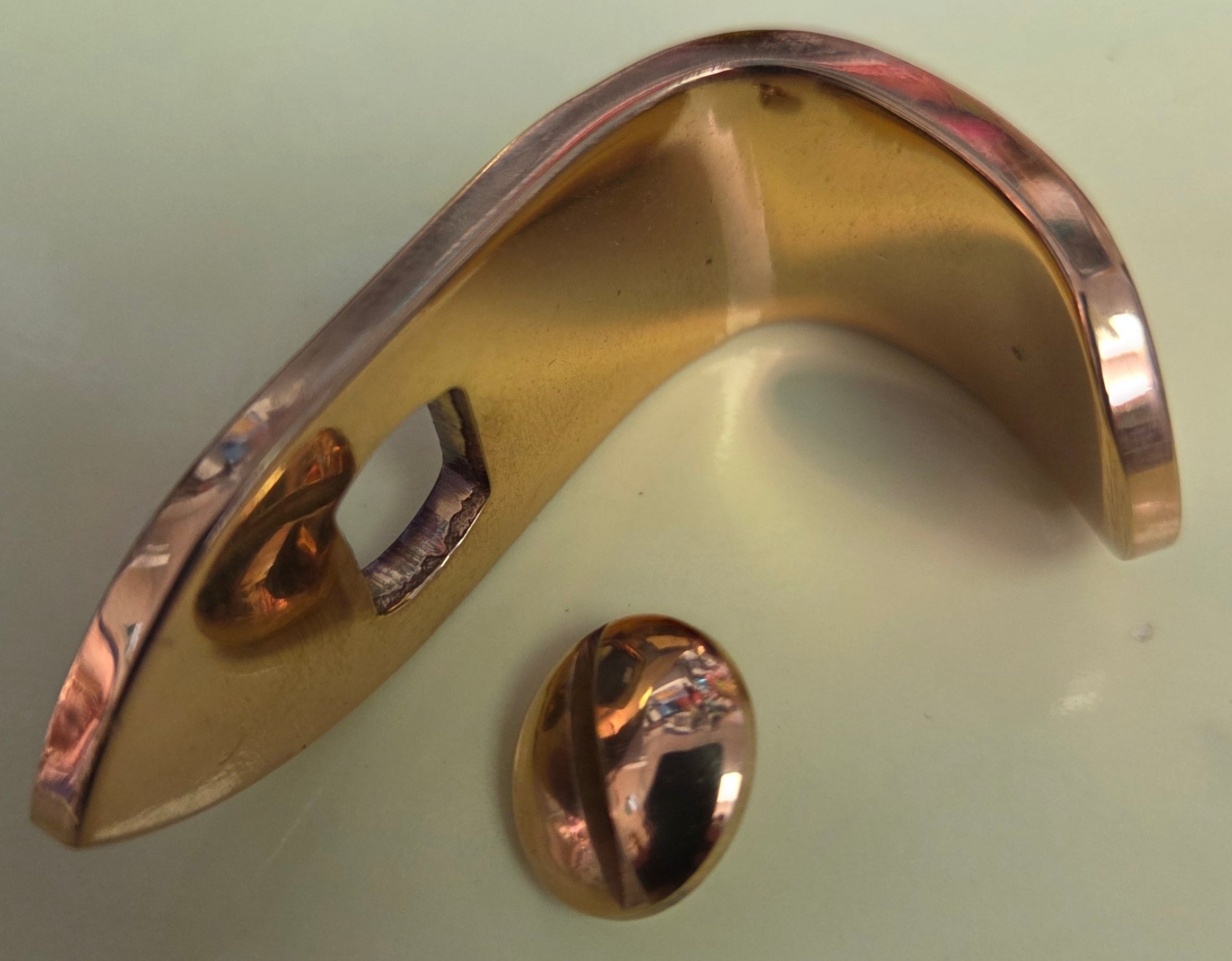 Odyssey Alto Saxophone Thumb Rest with Screw – Larch Music Ltd.